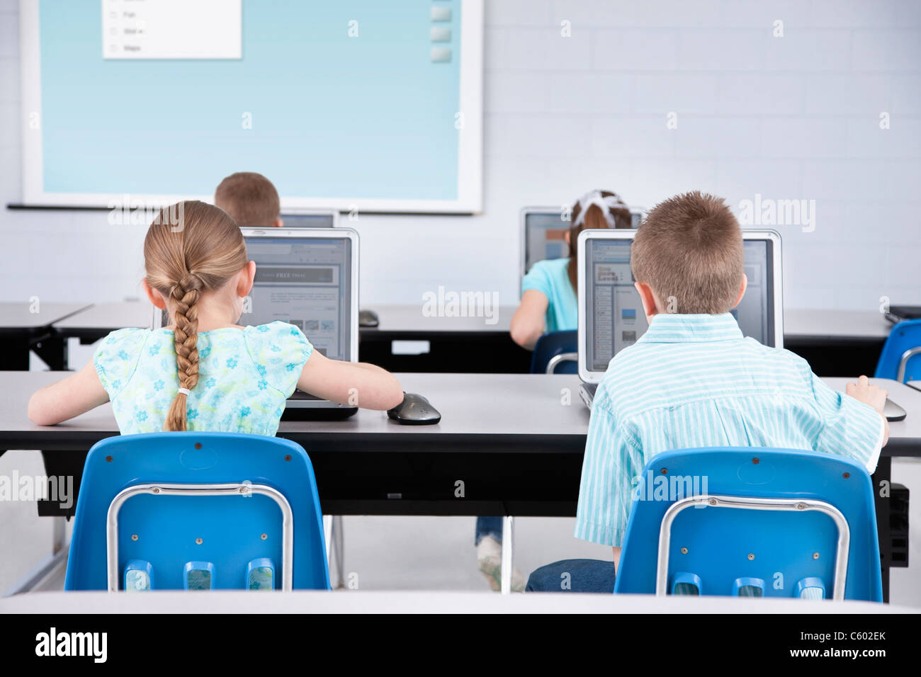 Boys computer lab at school hi-res stock photography and images - Alamy