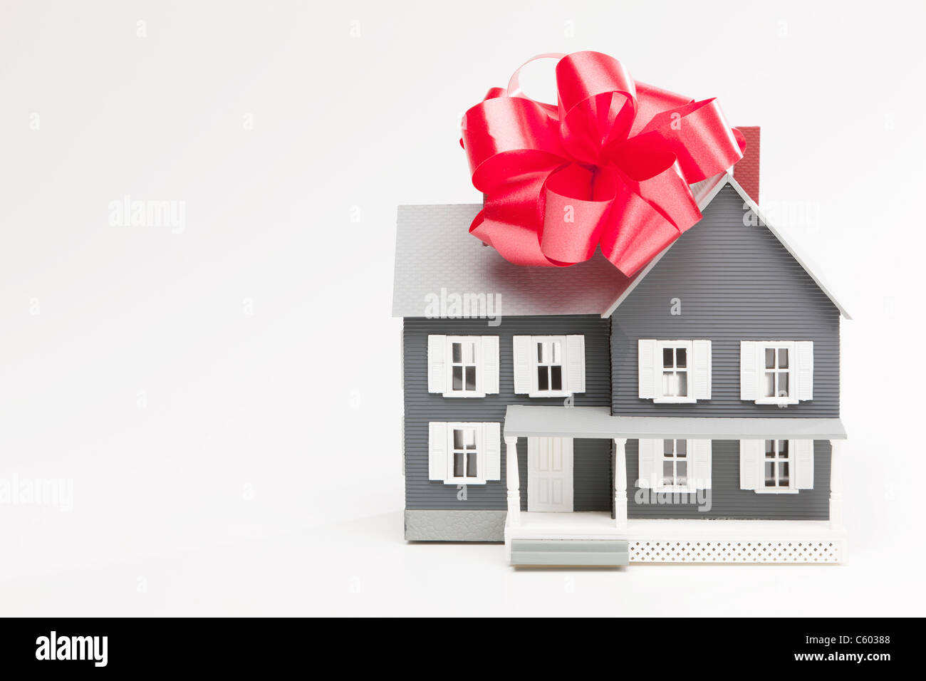 House with red bow hi-res stock photography and images - Alamy