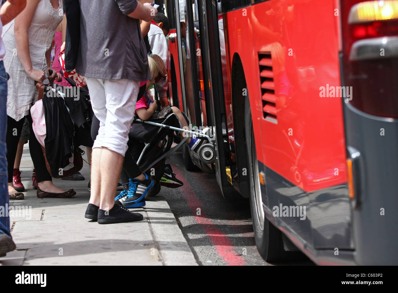 Passengers getting off a bus hi-res stock photography and images - Alamy