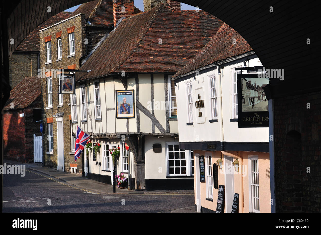 15th century The Admiral Owen Pub, High Street, Sandwich. Kent, England ...