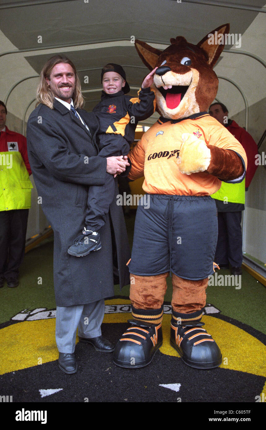WOLVES V SOUTHEND AT MOLINEUX 24/2/96 John De Wolf with his son and ...
