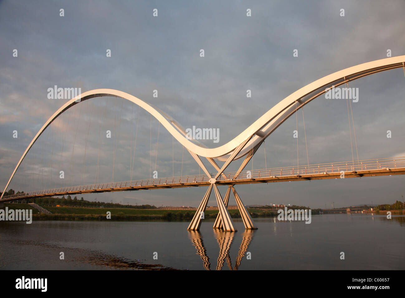 Infinity bridge hi-res stock photography and images - Alamy