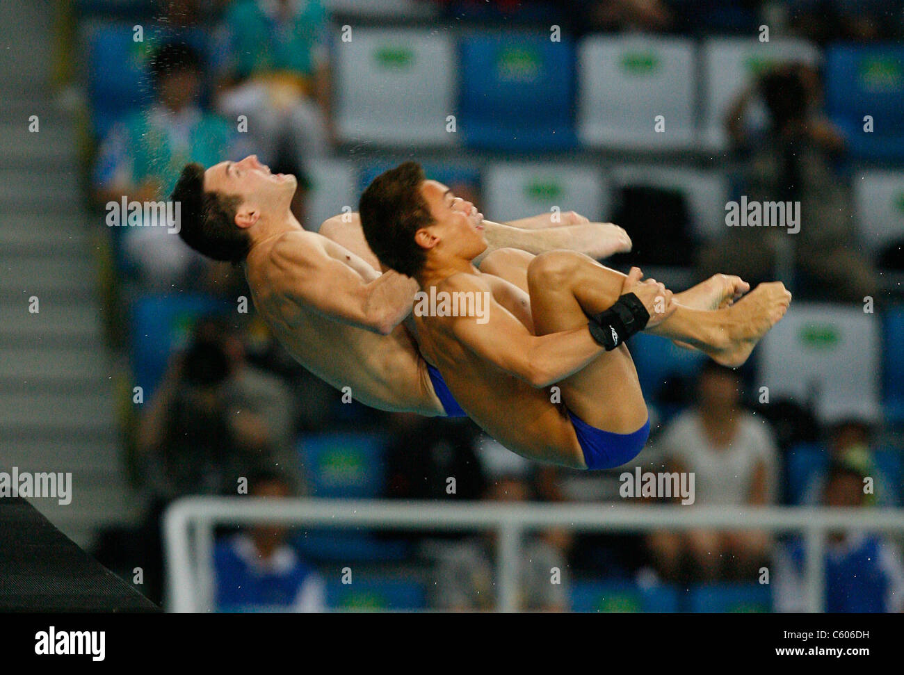YUE LIN & LIANG HUO MENS SYNCHRONISED DIVING OLYMPIC STADIUM BEIJING ...