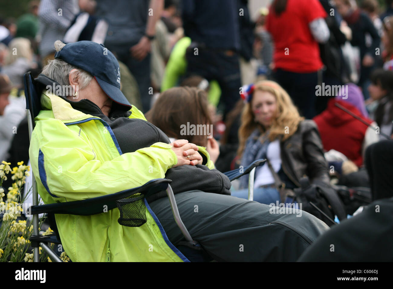 Sleeping spectator hi-res stock photography and images - Alamy