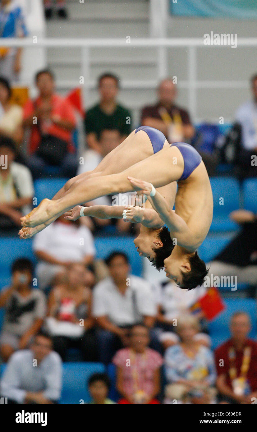 YUE LIN & LIANG HUO MENS SYNCHRONISED DIVING OLYMPIC STADIUM BEIJING ...
