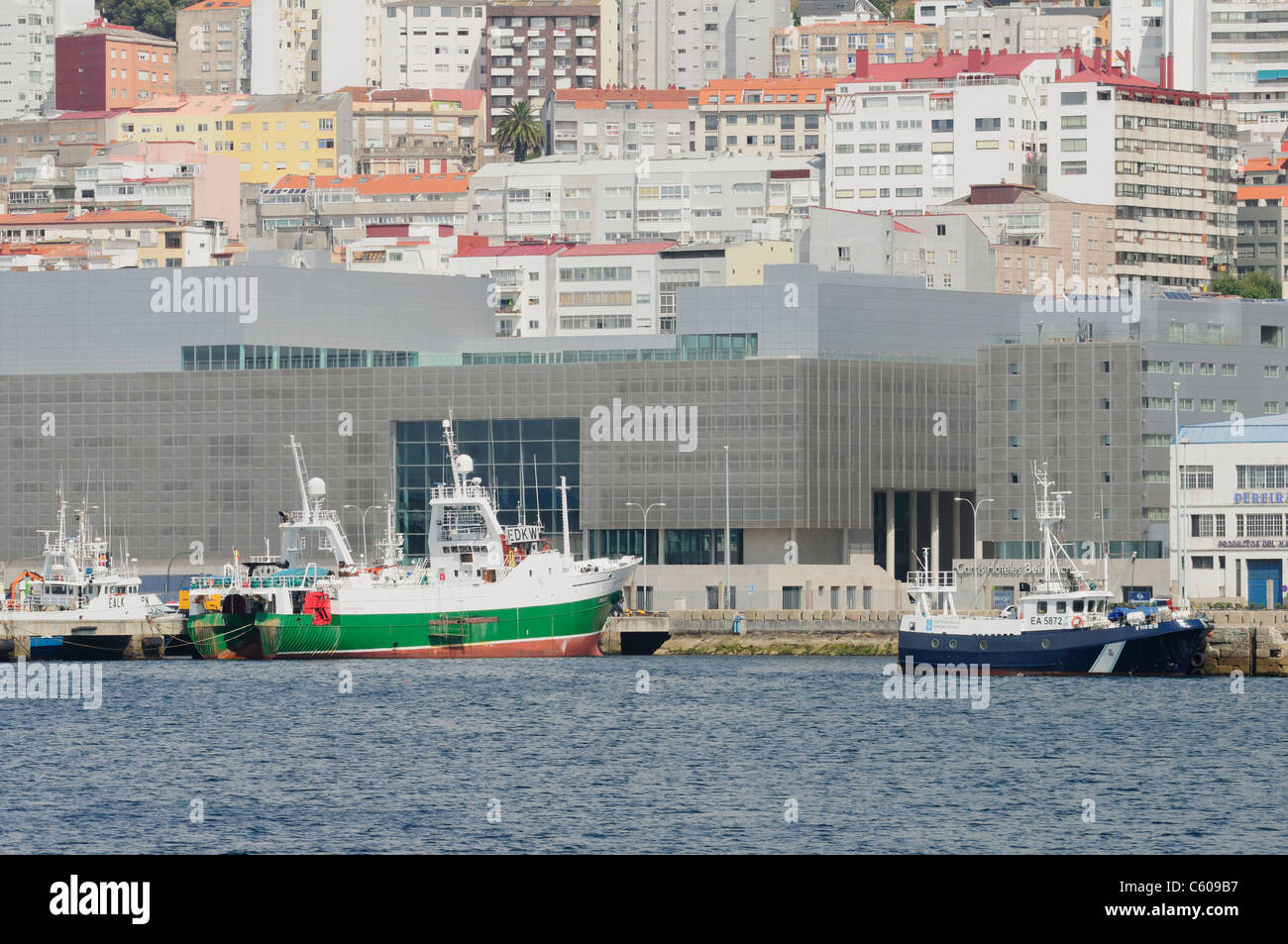 Tied up vessels hi-res stock photography and images - Alamy