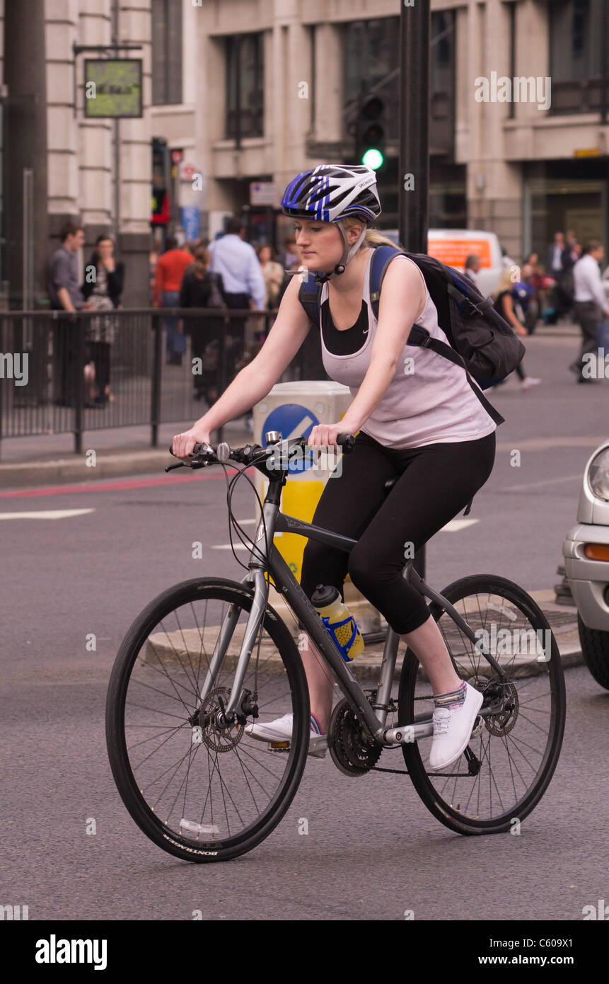 London bicycle commuters make their way through the traffic Stock Photo ...
