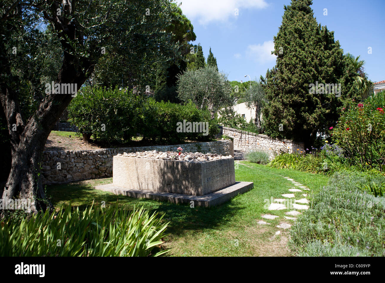 Henri Matisse grave Nice France Stock Photo - Alamy