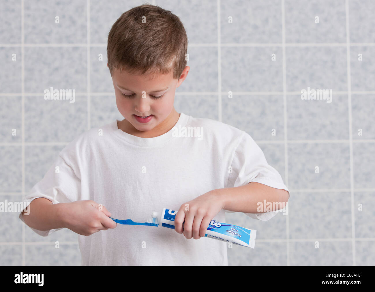 Toothpaste and toothbrush hi-res stock photography and images - Alamy