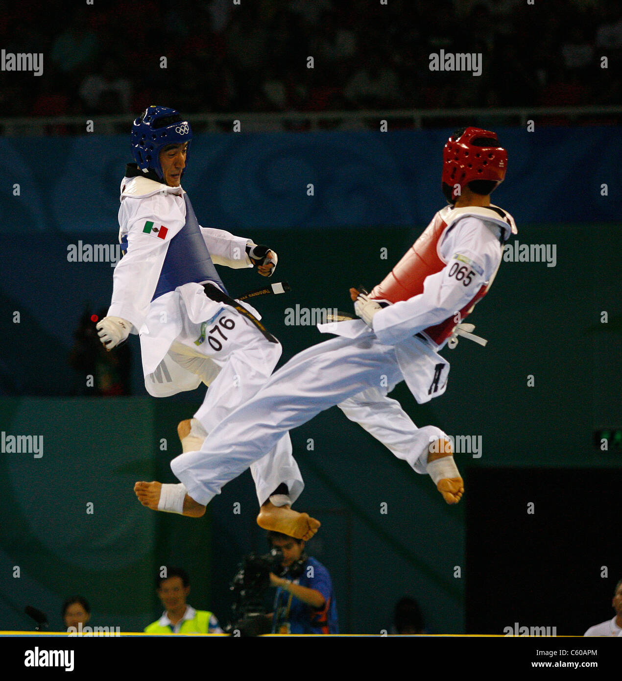 ROHULLAH NIKPAI & GUILLERMO PE AFGHANISTAN V MEXICO OLYMPIC STADIUM ...