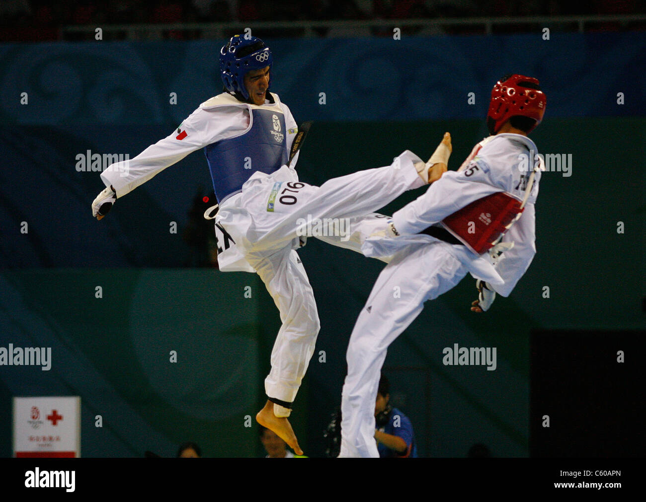 ROHULLAH NIKPAI & GUILLERMO PE AFGHANISTAN V MEXICO OLYMPIC STADIUM ...