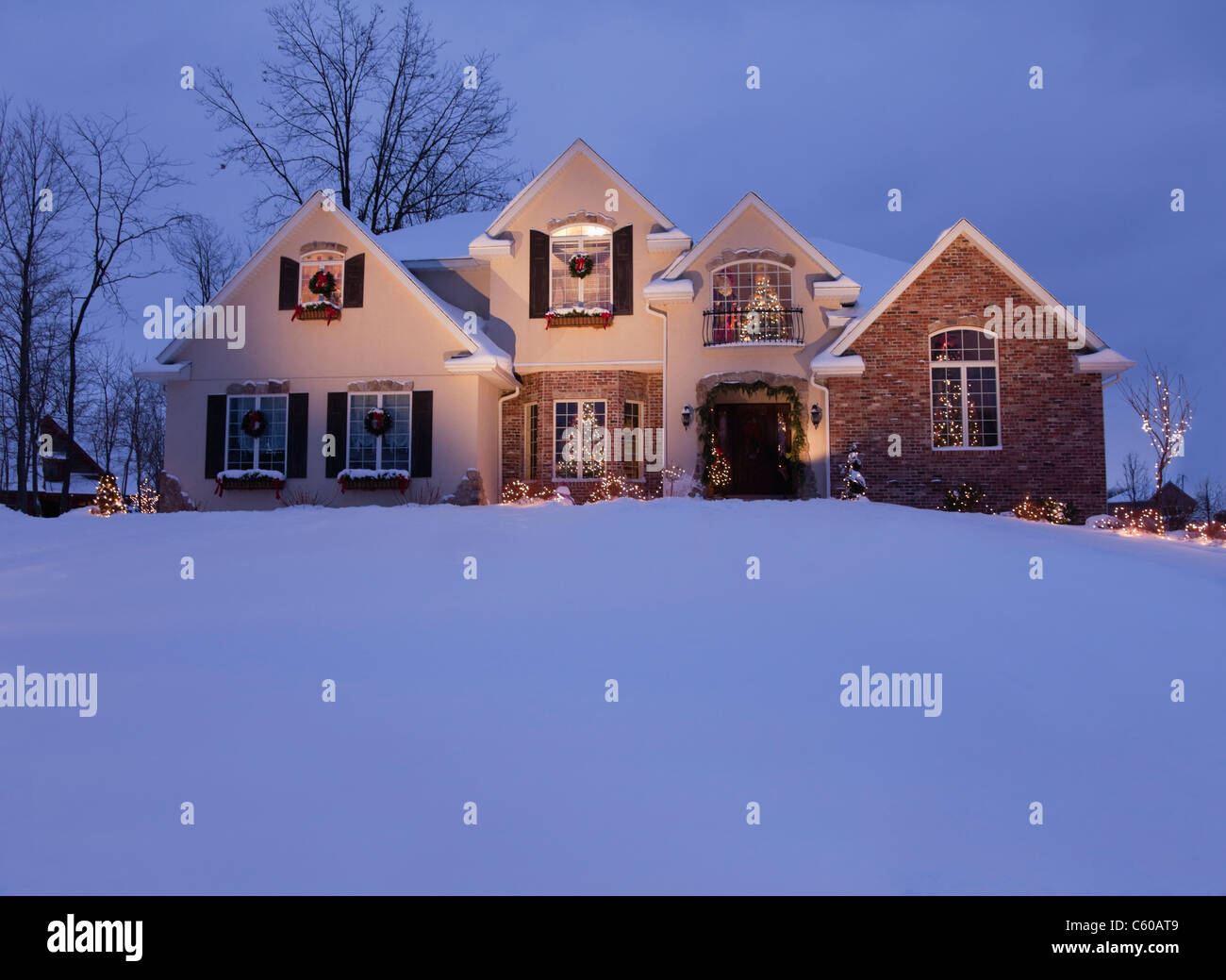 Christmas lights house hi-res stock photography and images - Alamy