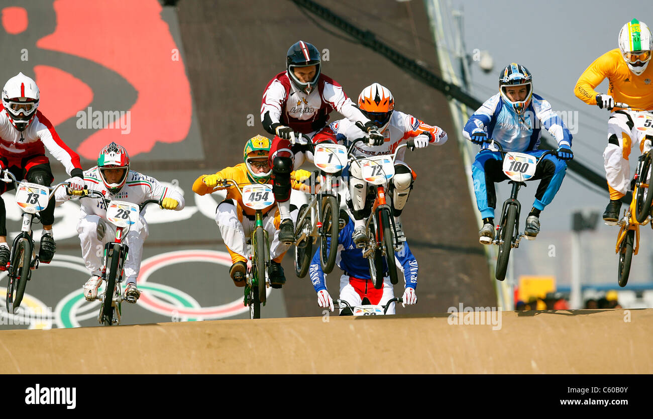 Mens stadium hi-res stock photography and images - Alamy