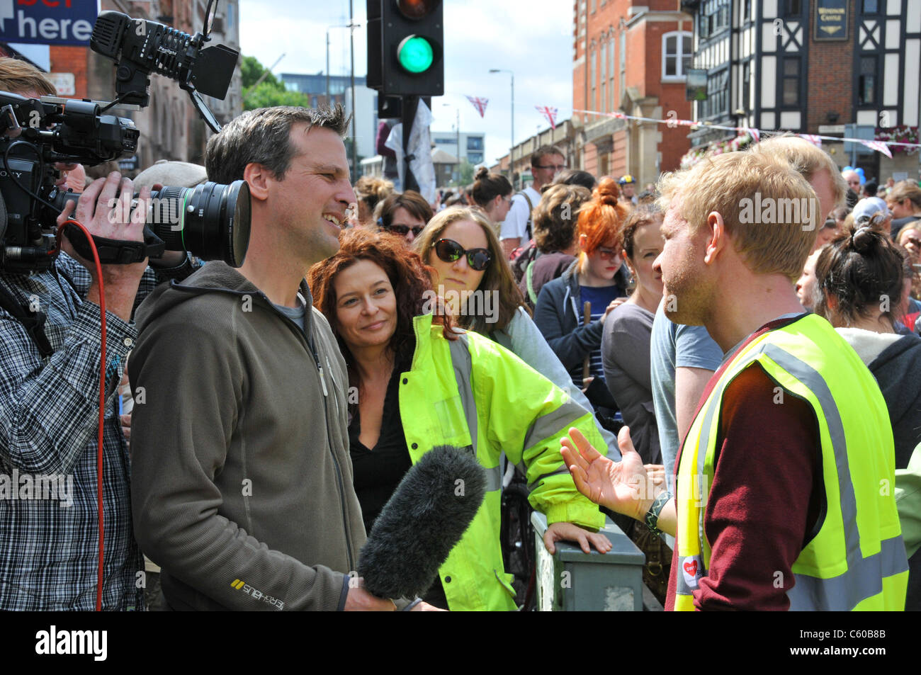 London Riots Clapham Junction burnt out shop rioting looting fire clean ...