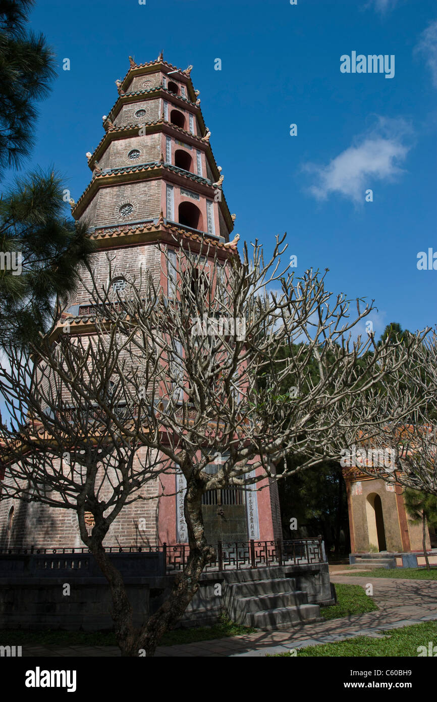 Thien Mu Pagoda, Hué, Vietnam Stock Photo - Alamy