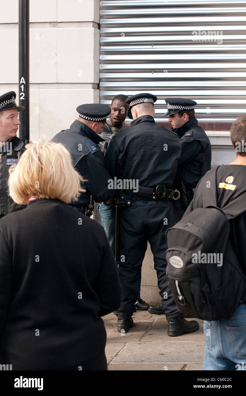 London Riots - Hackney Central, Mare Street, 8/8/2011 Stock Photo - Alamy