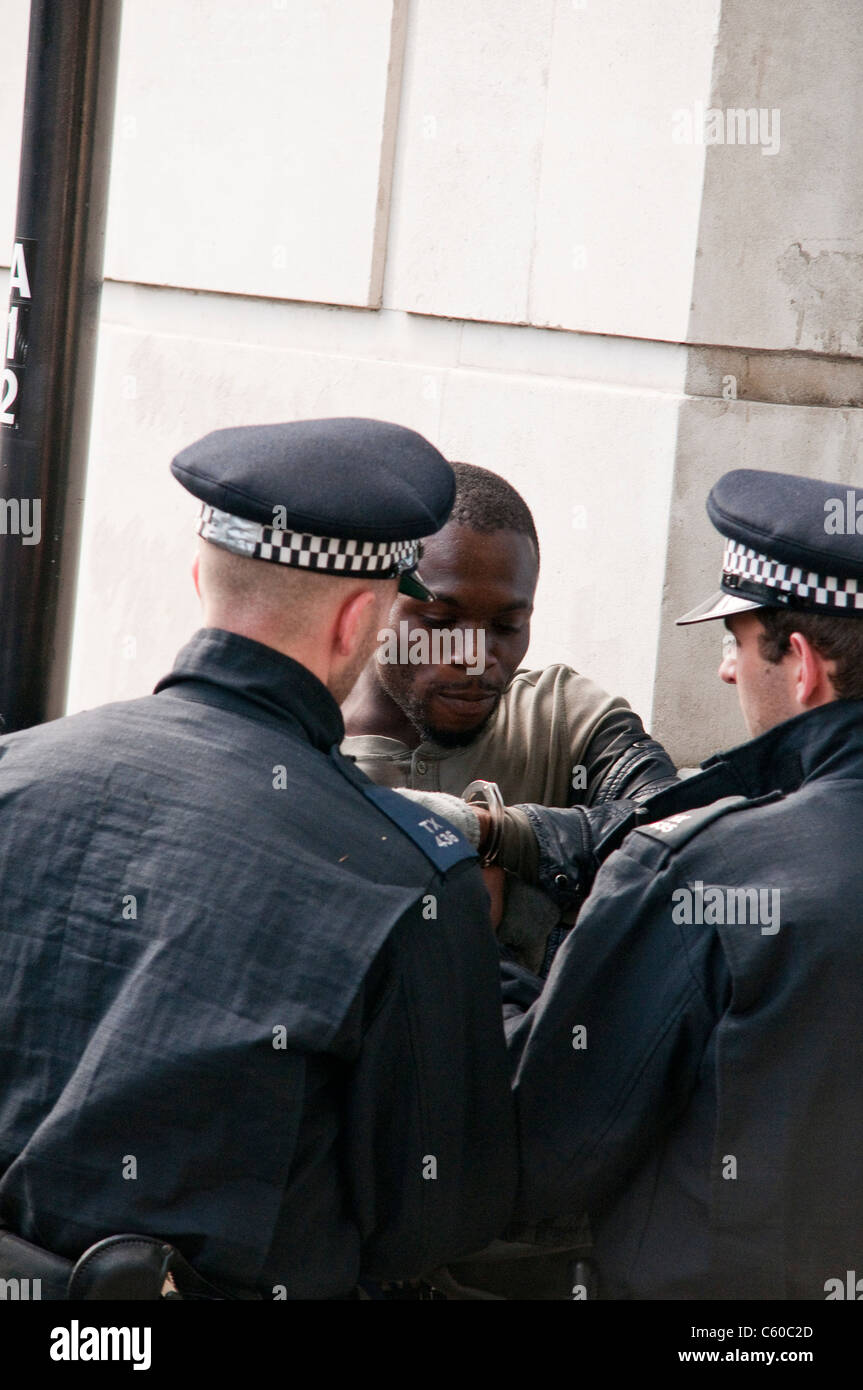London Riots - Hackney Central, Mare Street, 8/8/2011 Stock Photo - Alamy