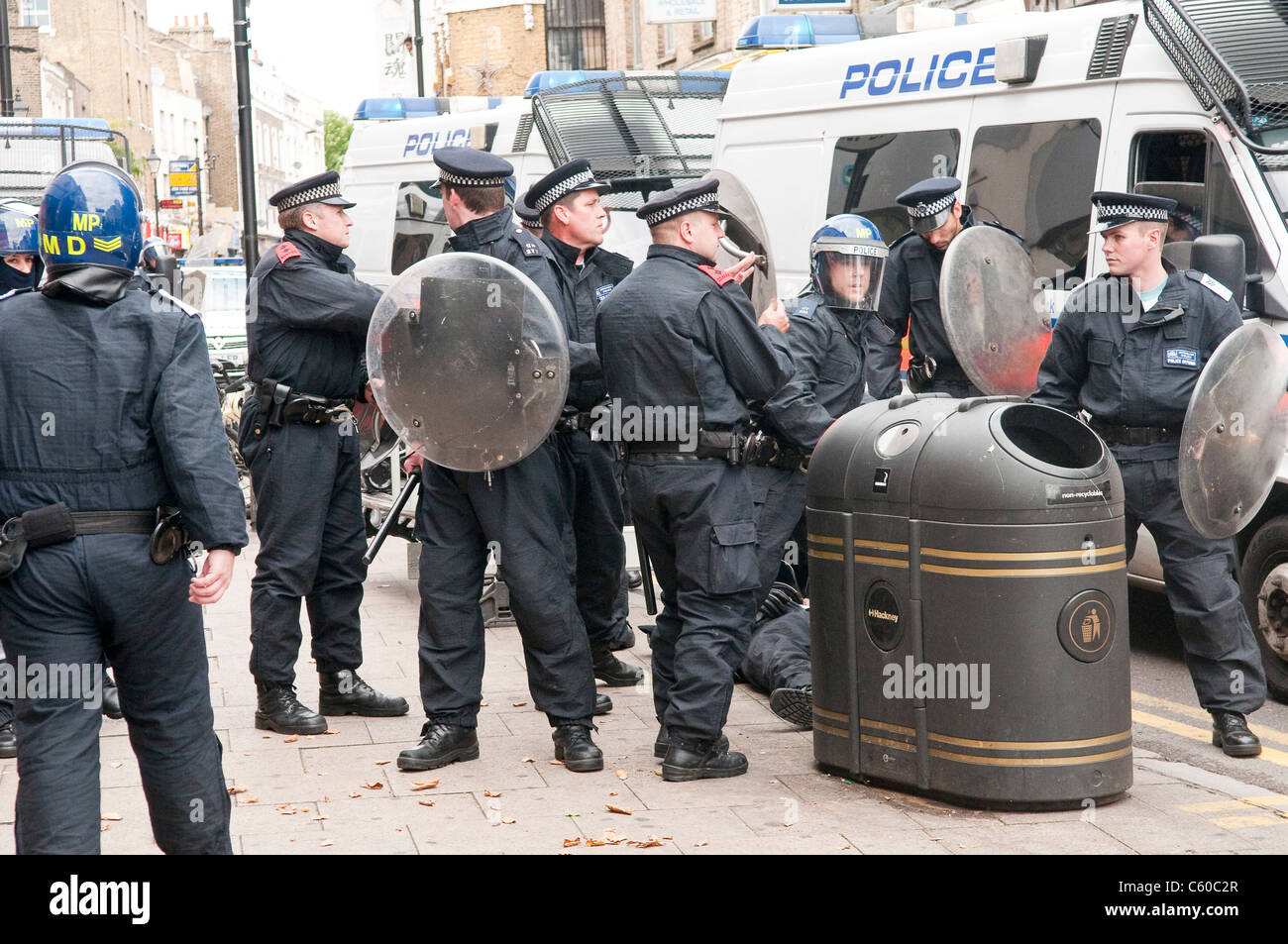 London Riots - Hackney Central, Mare Street, 8/8/2011 Stock Photo - Alamy