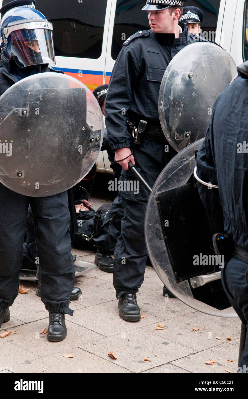 London Riots - Hackney Central, Mare Street, 8/8/2011 Stock Photo - Alamy