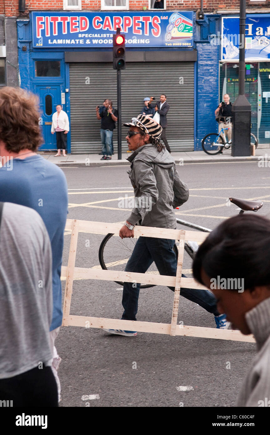 London Riots - Hackney Central, Mare Street, 8/8/2011 Stock Photo - Alamy