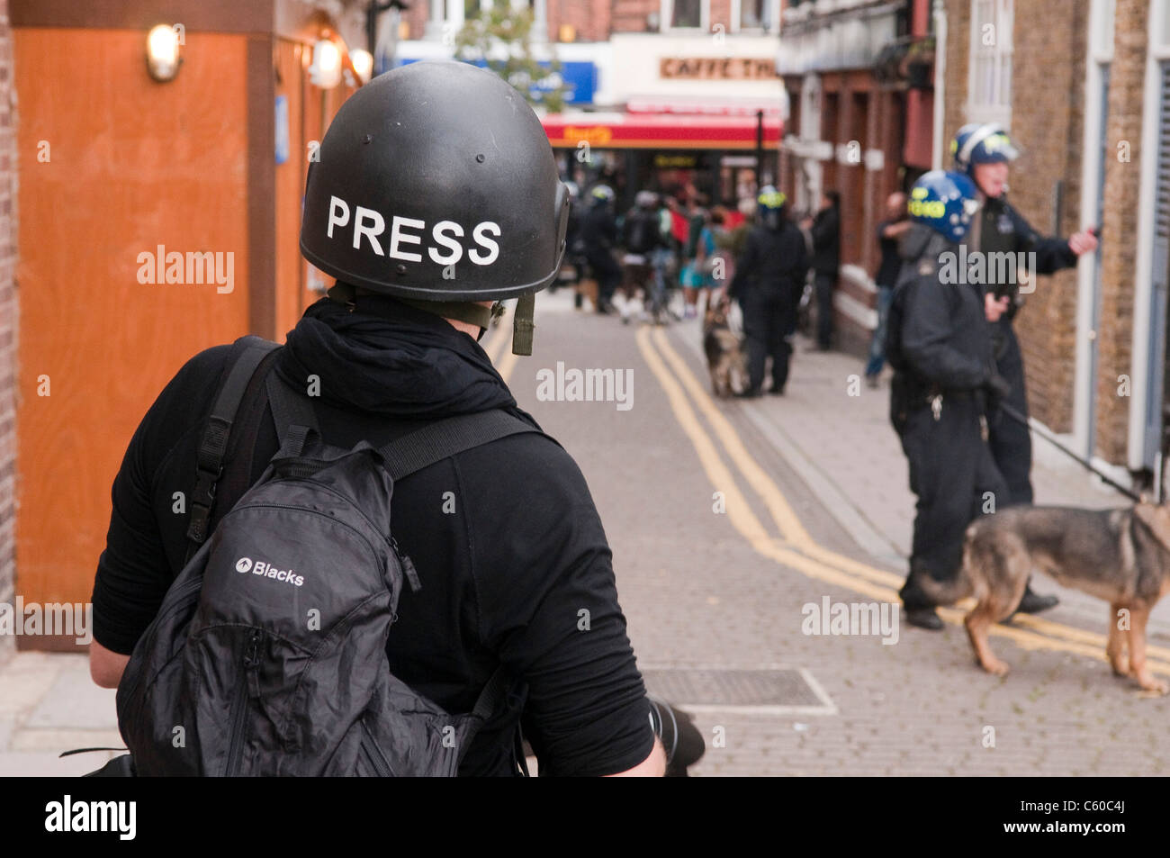 Hackney london riots 2011 hi-res stock photography and images - Alamy