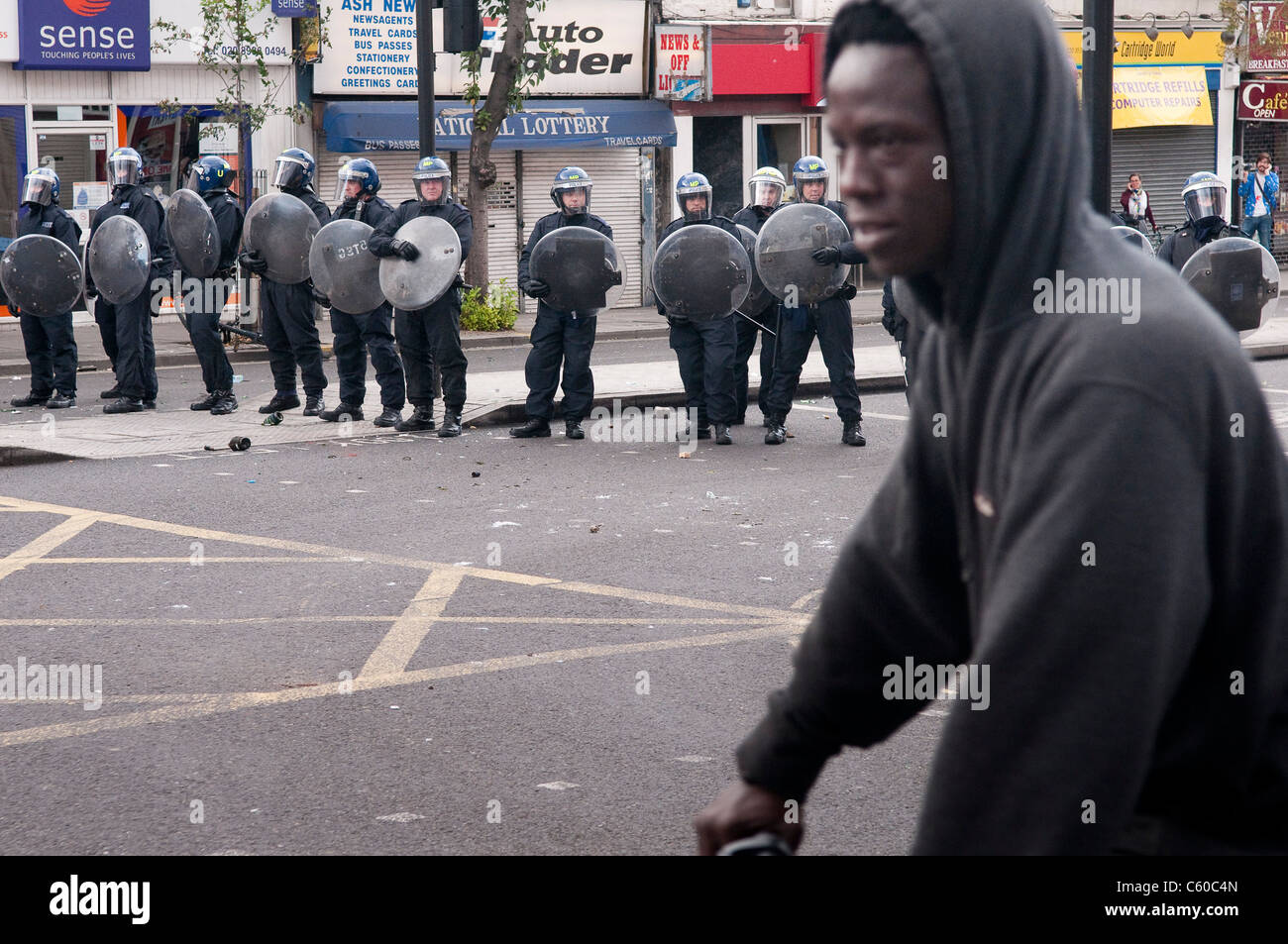 London Riots - Hackney Central, Mare Street, 8/8/2011 Stock Photo - Alamy