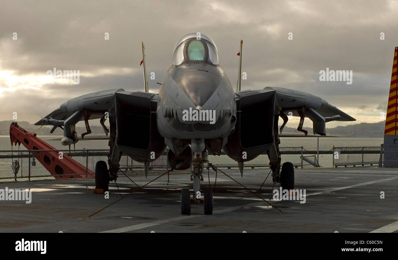 Grumman F-14A Tomcat USS Hornet Stock Photo - Alamy