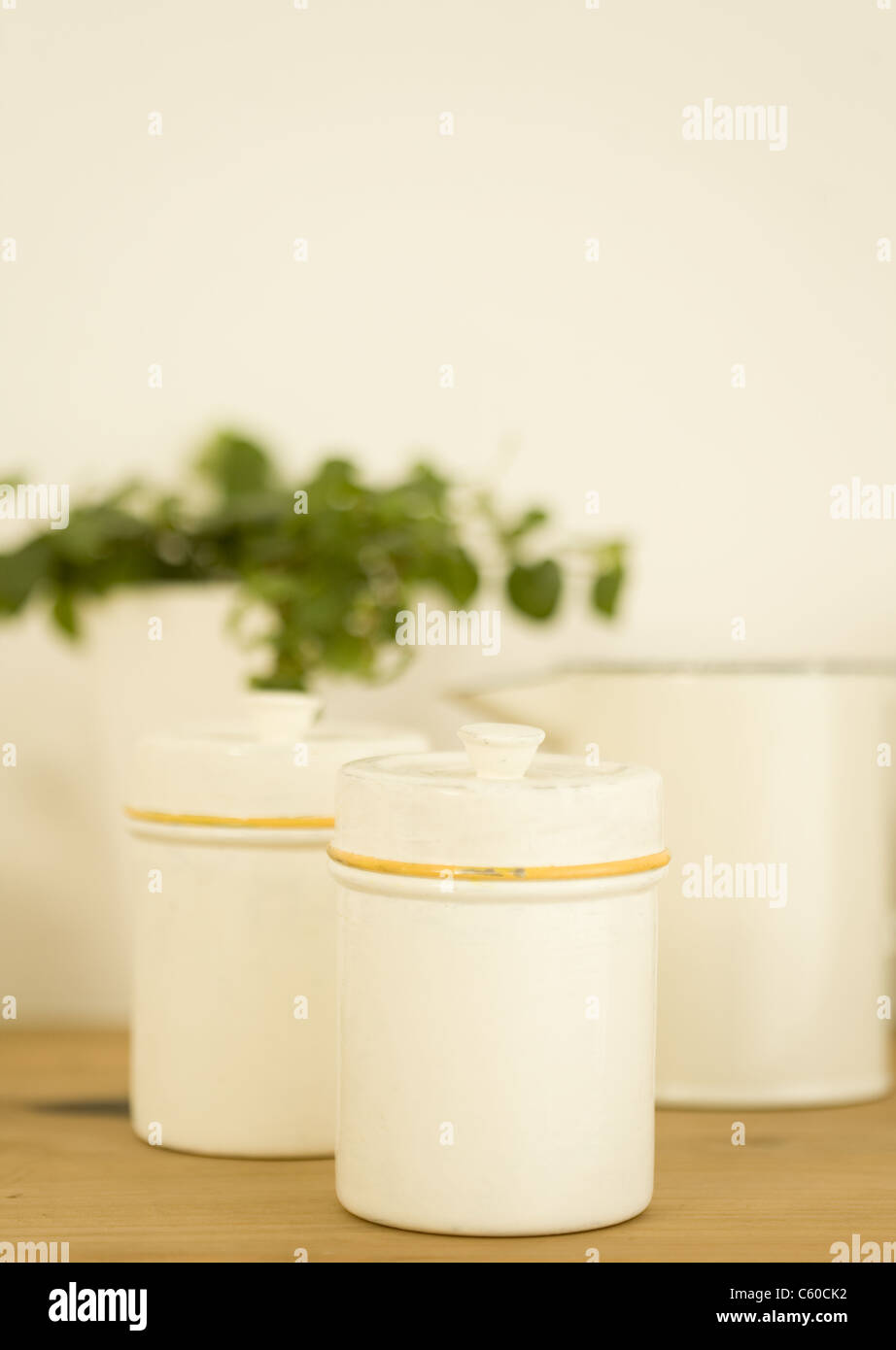 Enamel containers hi-res stock photography and images - Alamy