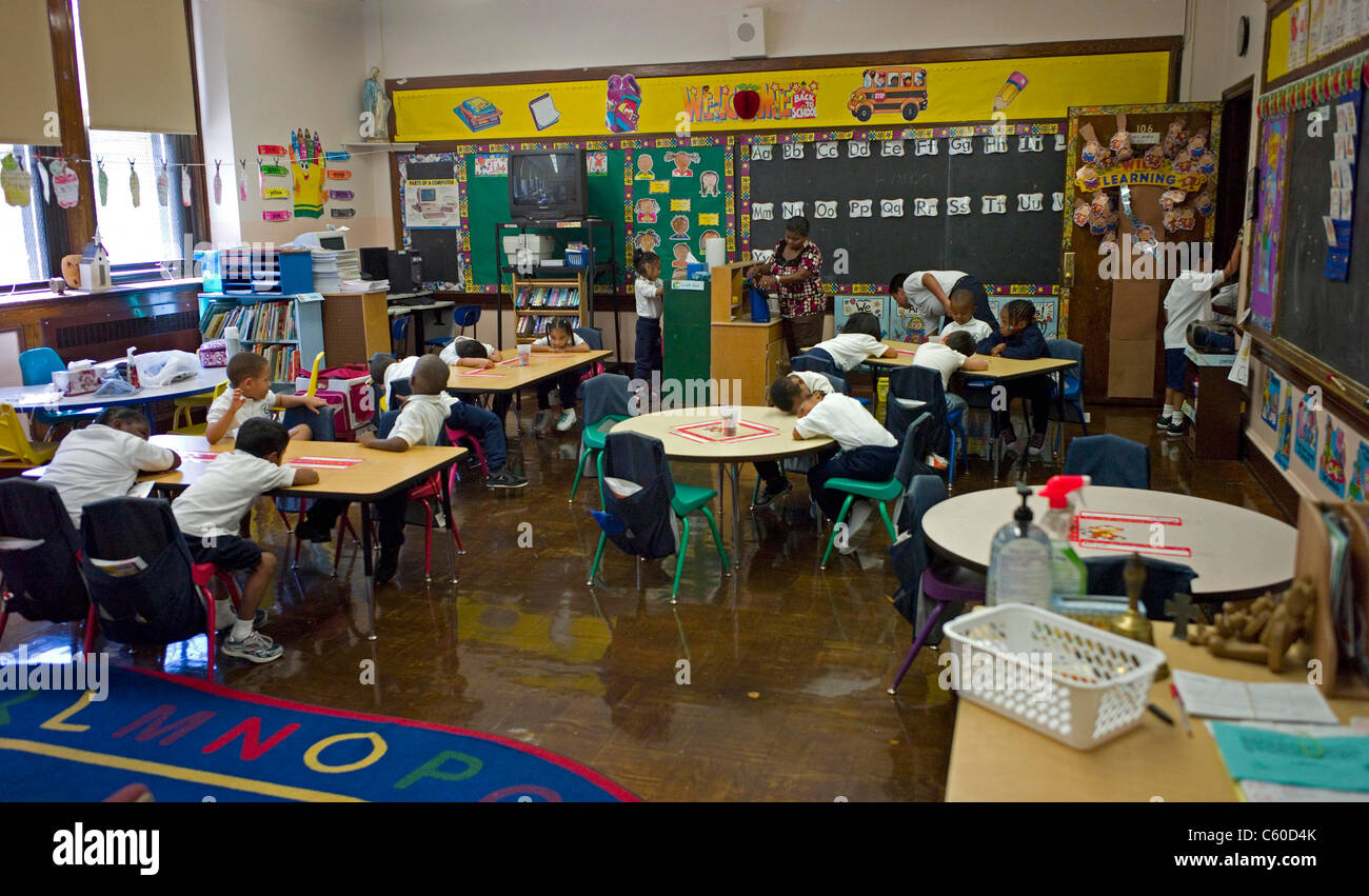 Classroom scene hi-res stock photography and images - Alamy