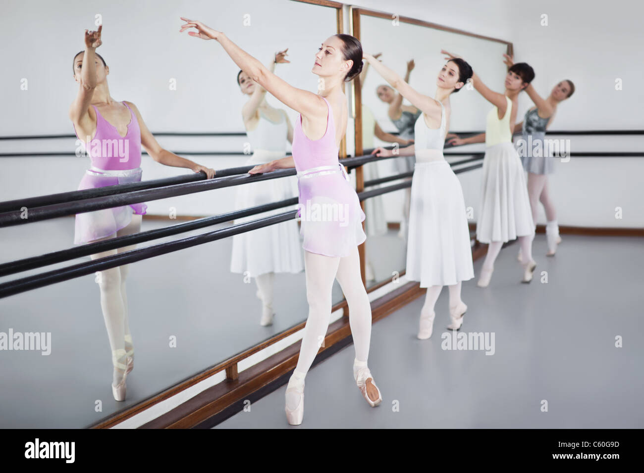 Ballet dancers posing barre hi-res stock photography and images - Alamy