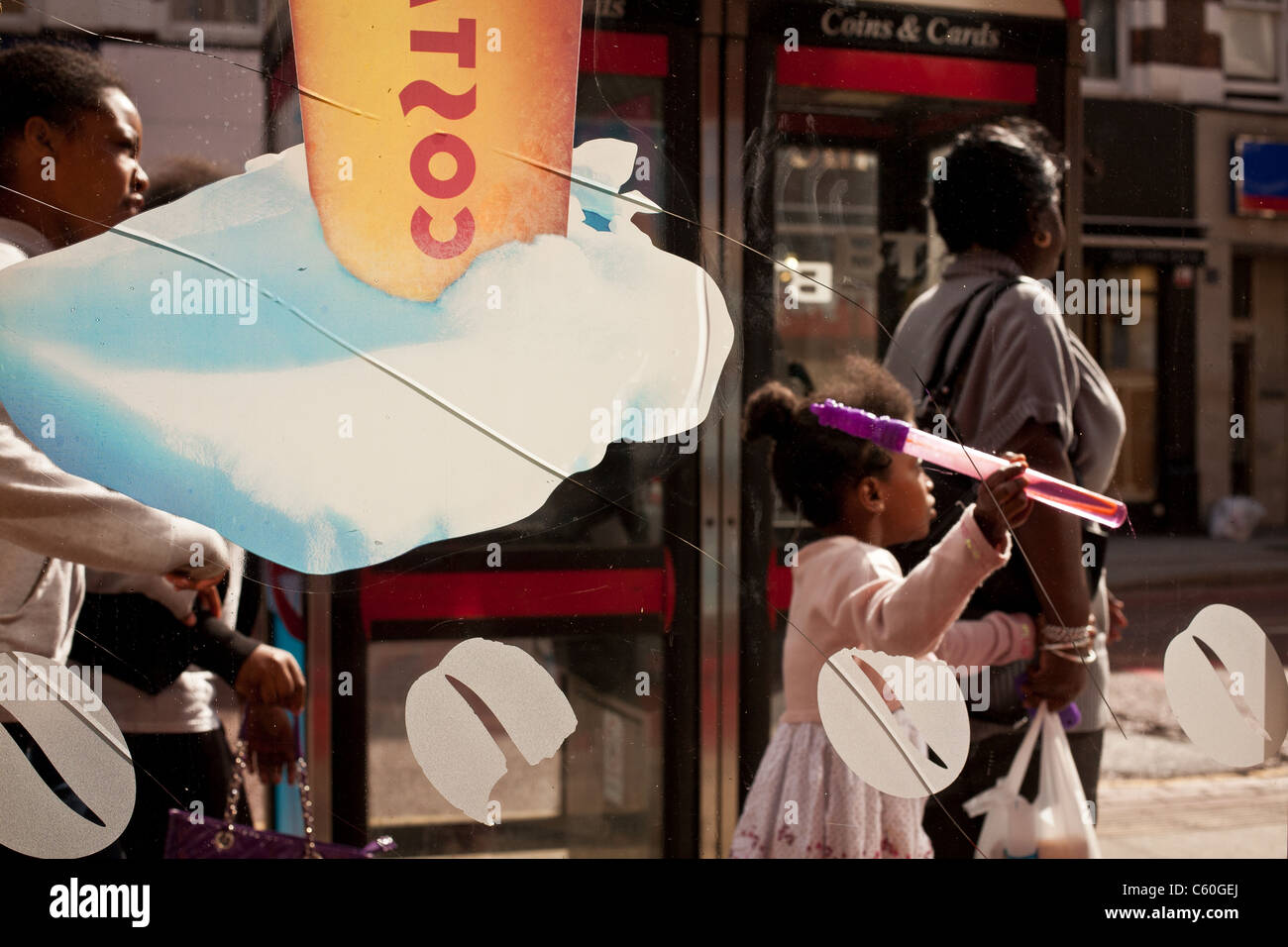 crack in window of Costa coffee shop Stock Photo - Alamy