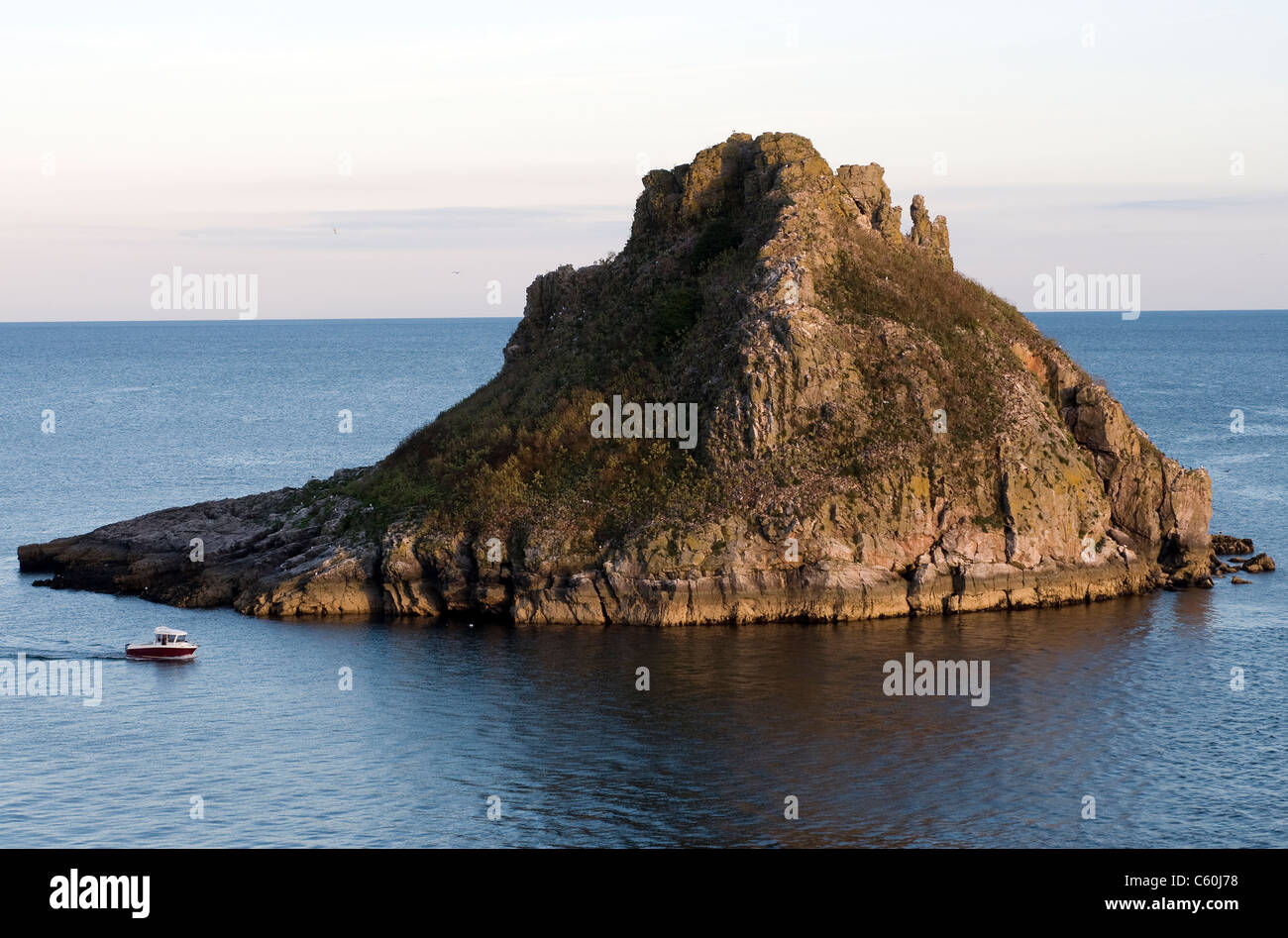 Boat passing Thatcher Rock, Torquay ,Devon Stock Photo - Alamy