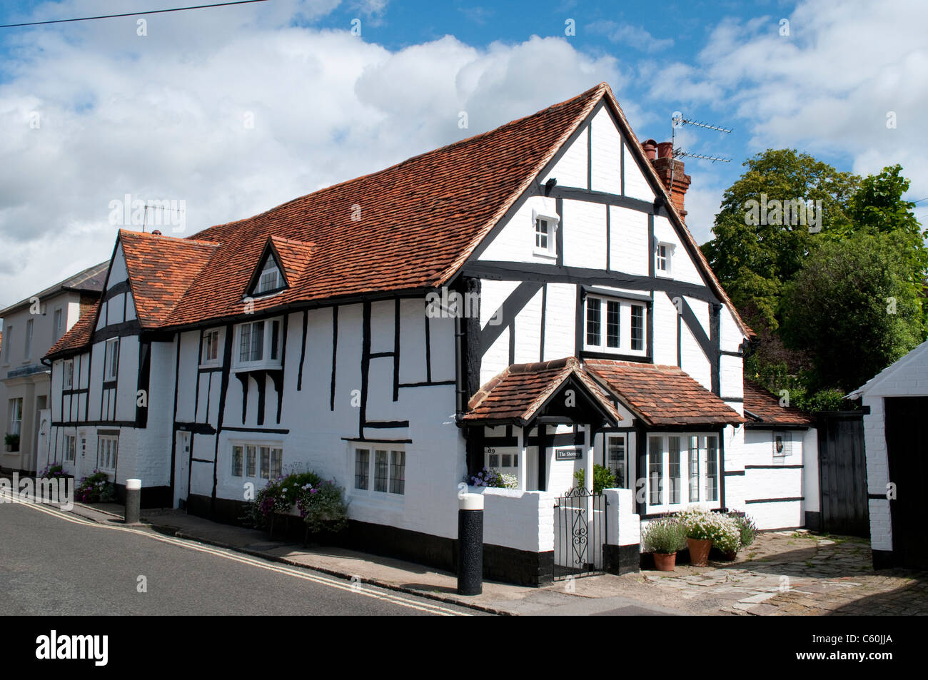 Middle Class House Uk High Resolution Stock Photography and Images - Alamy