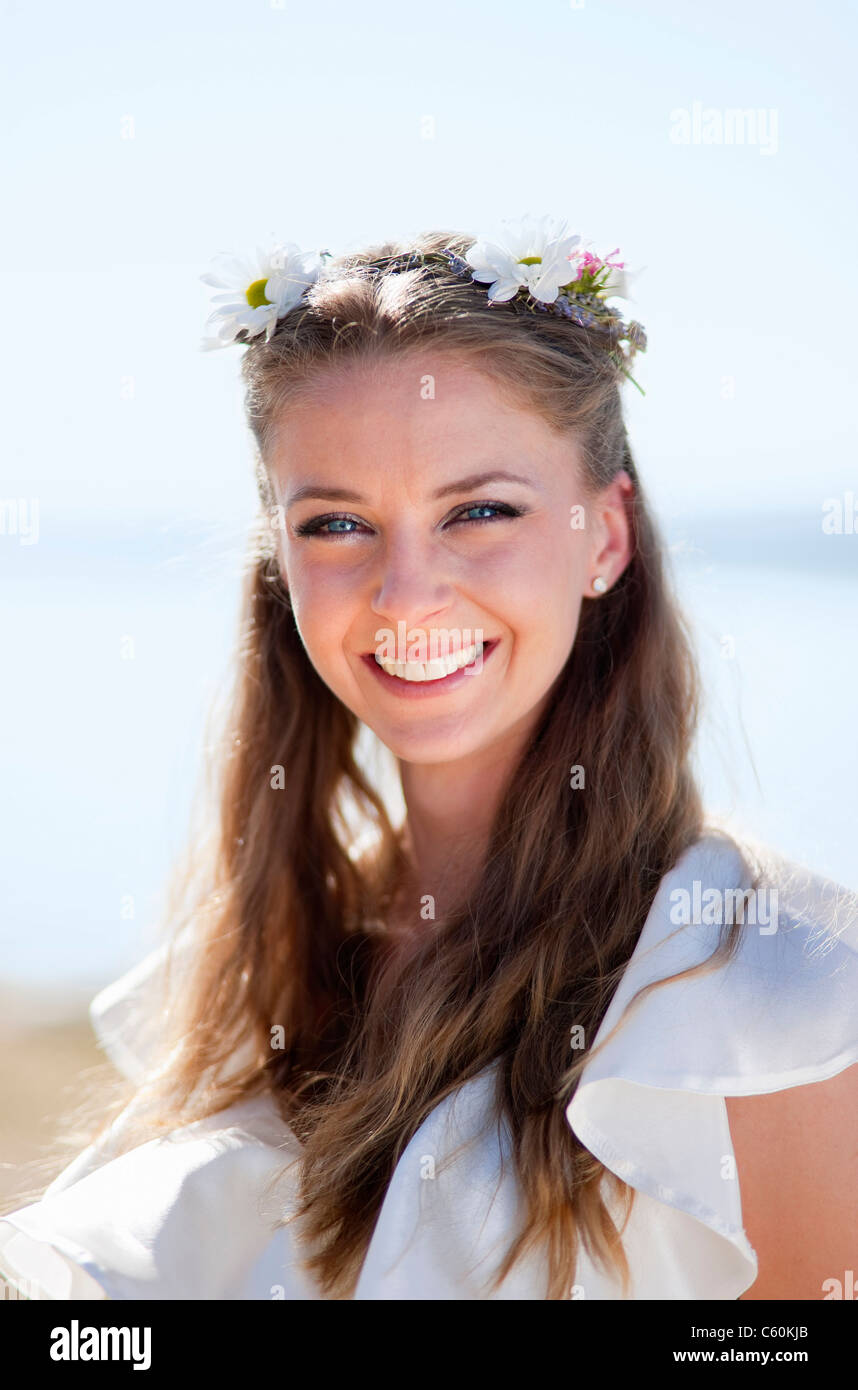 Crown daisy hi-res stock photography and images - Alamy