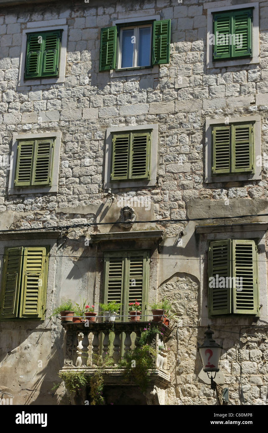Split shutters hi-res stock photography and images - Alamy