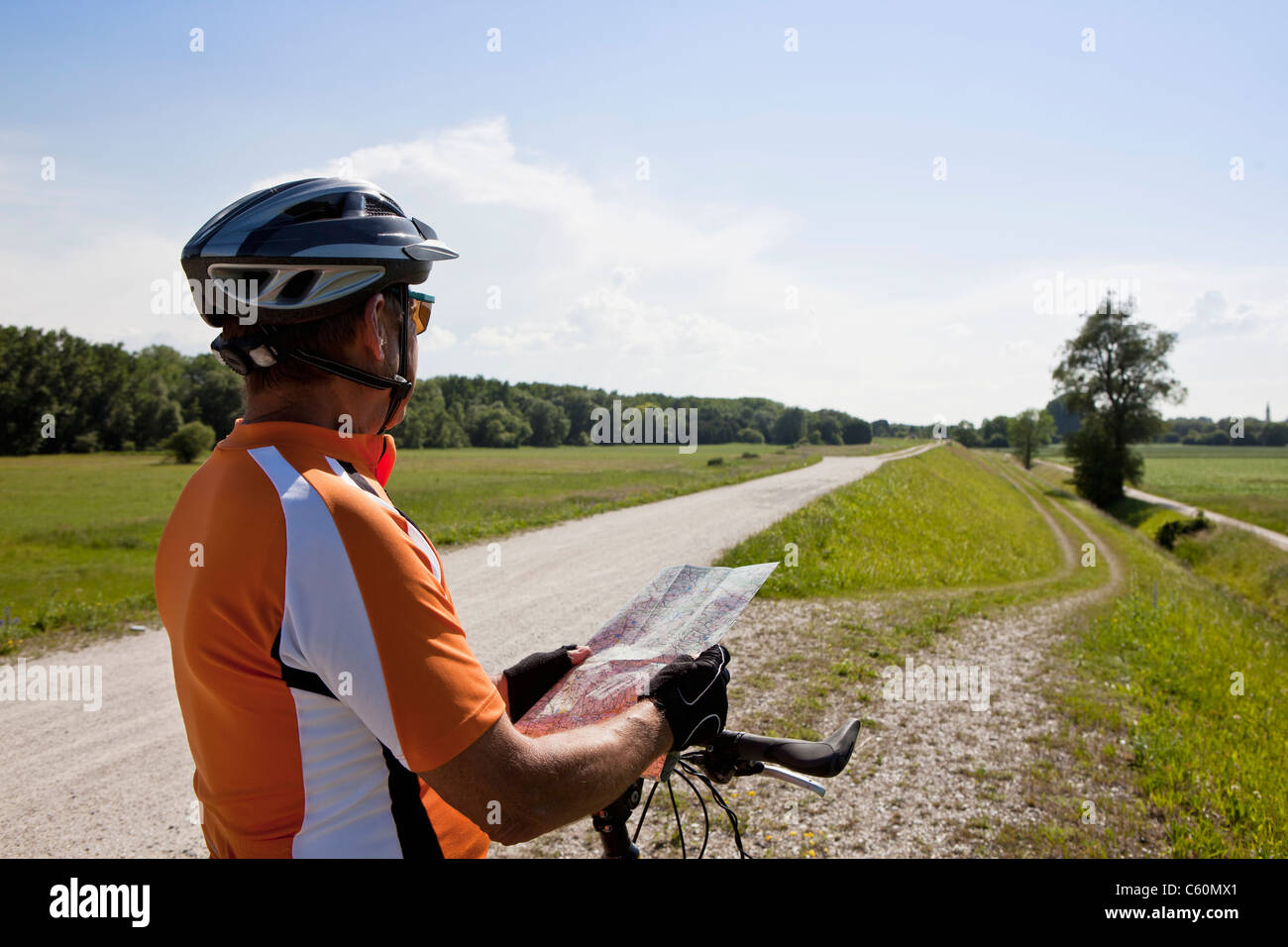 Cyclist reading map hi-res stock photography and images - Alamy