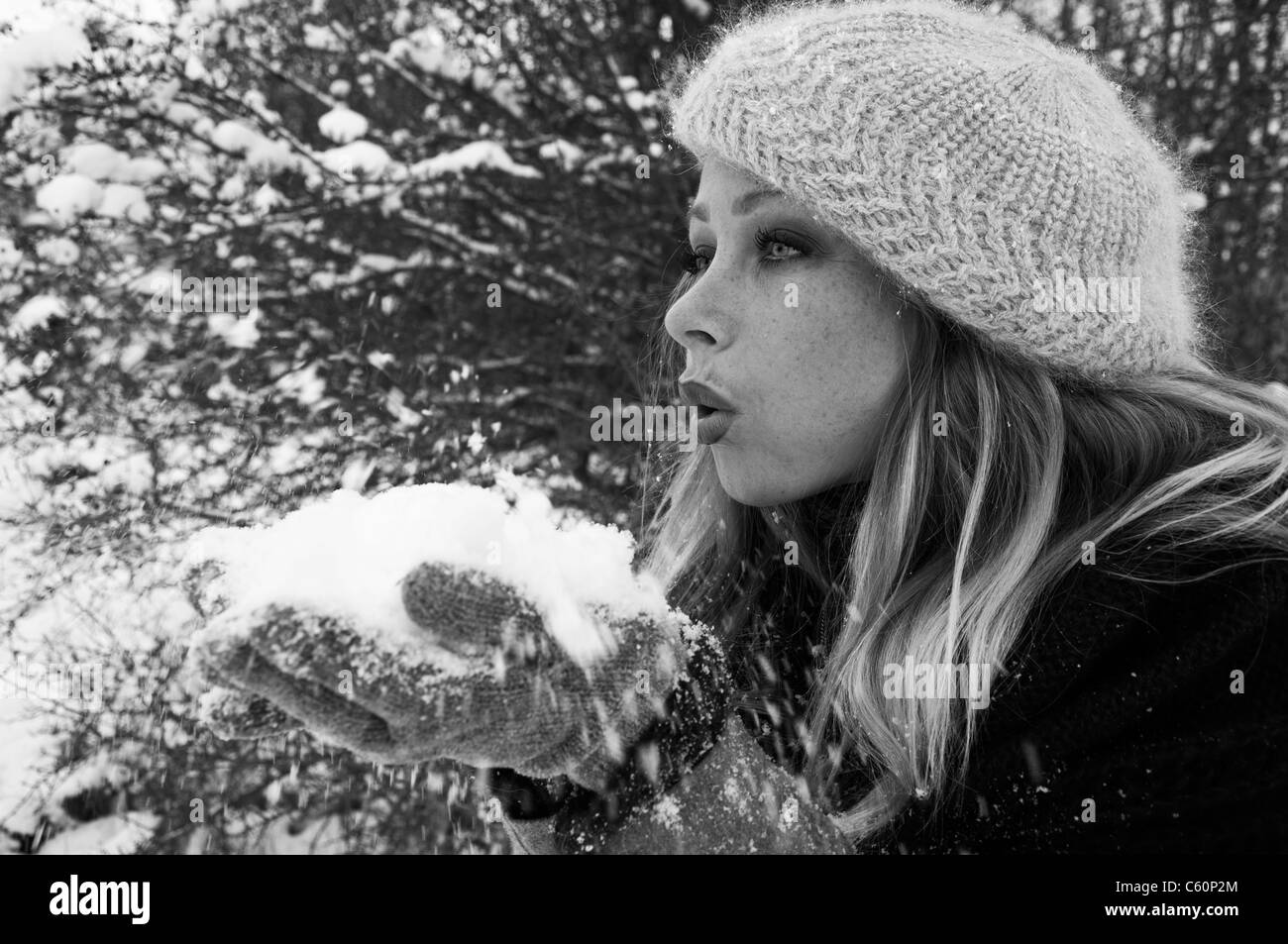 Woman snow white Black and White Stock Photos & Images - Alamy