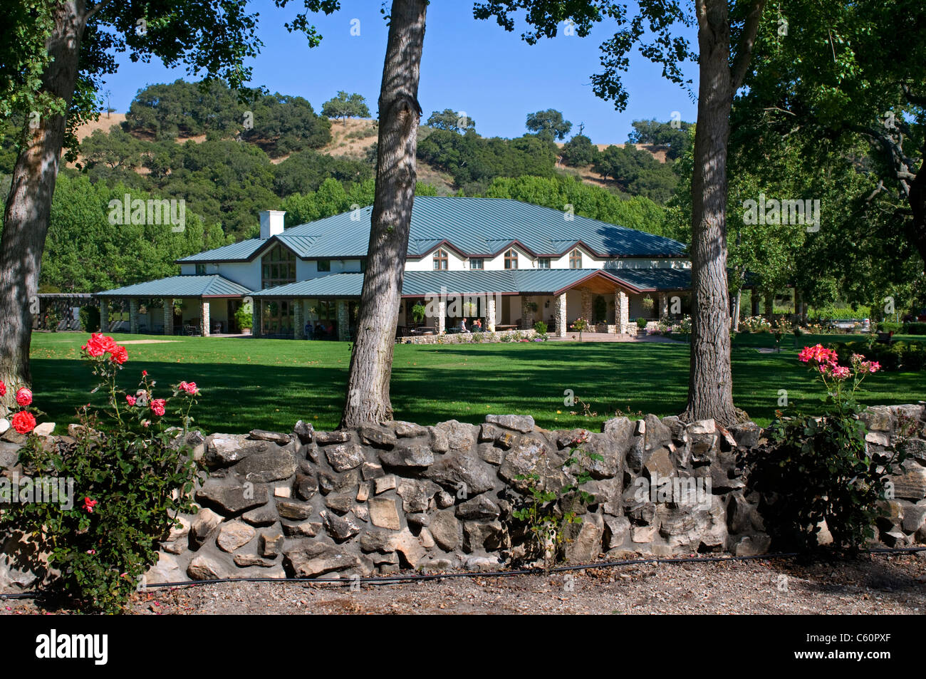 Winery building exterior hi-res stock photography and images - Alamy