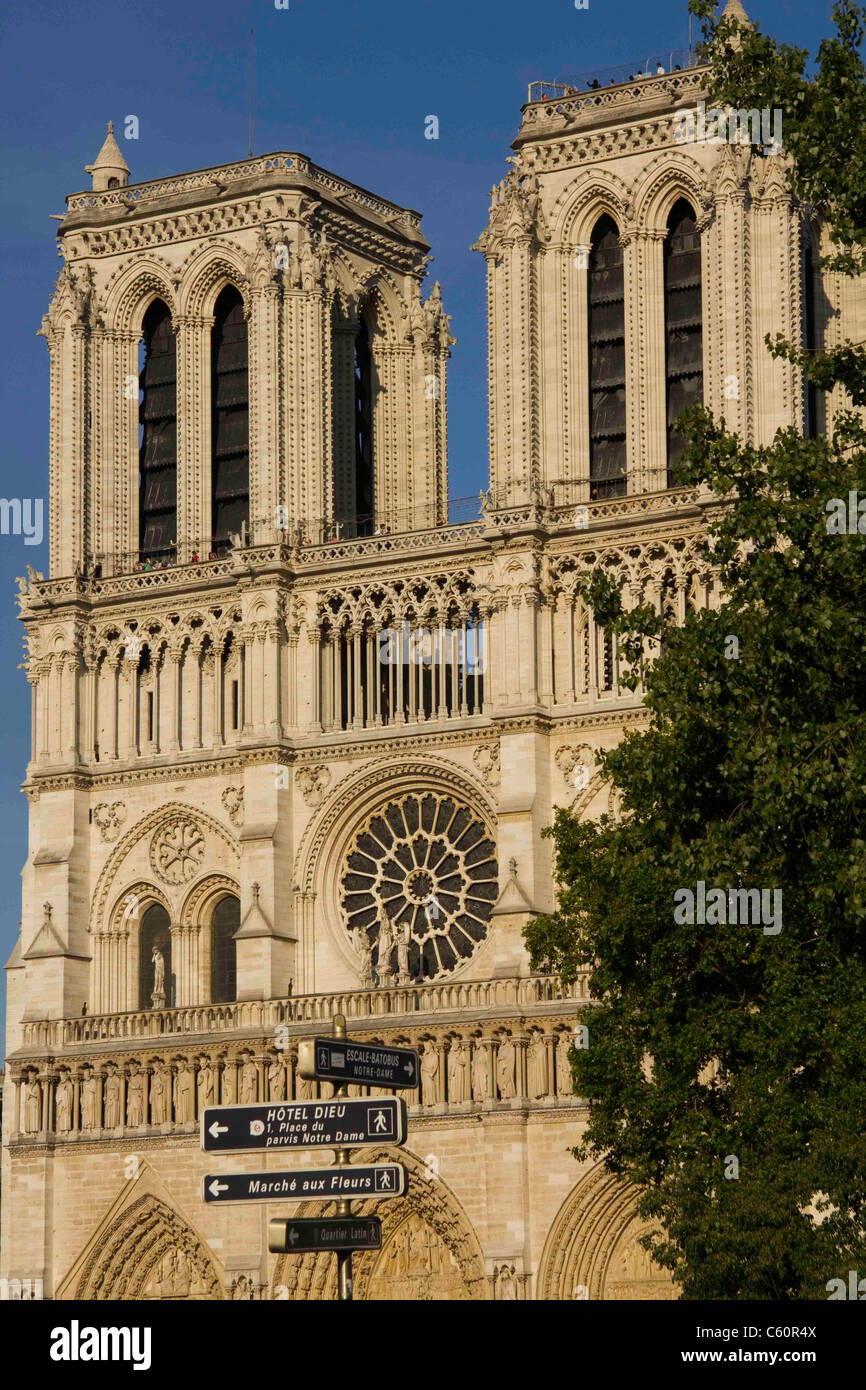 Architecture famous iconic emblem worship christian notre dame ...