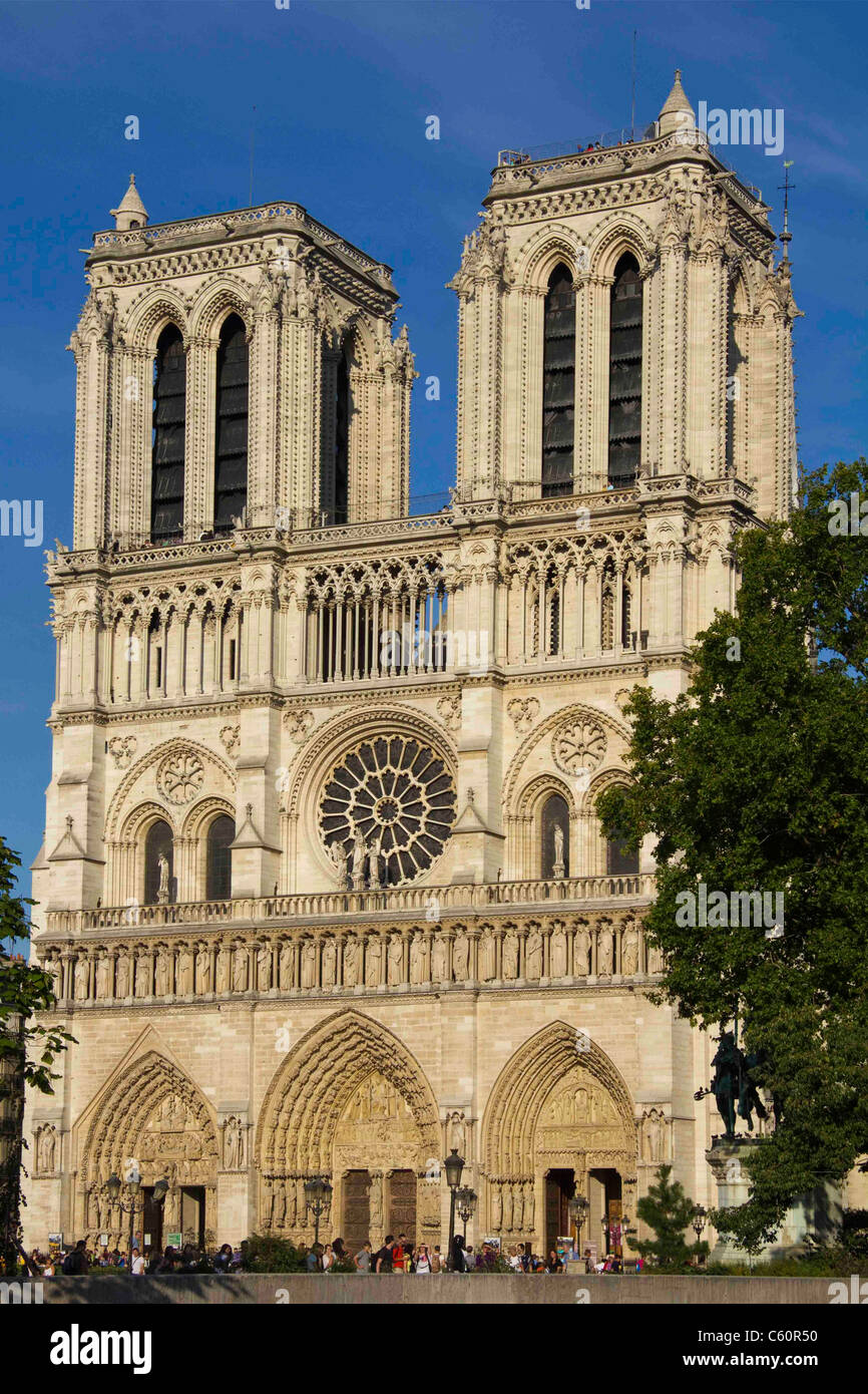 Architecture famous iconic emblem worship christian notre dame ...