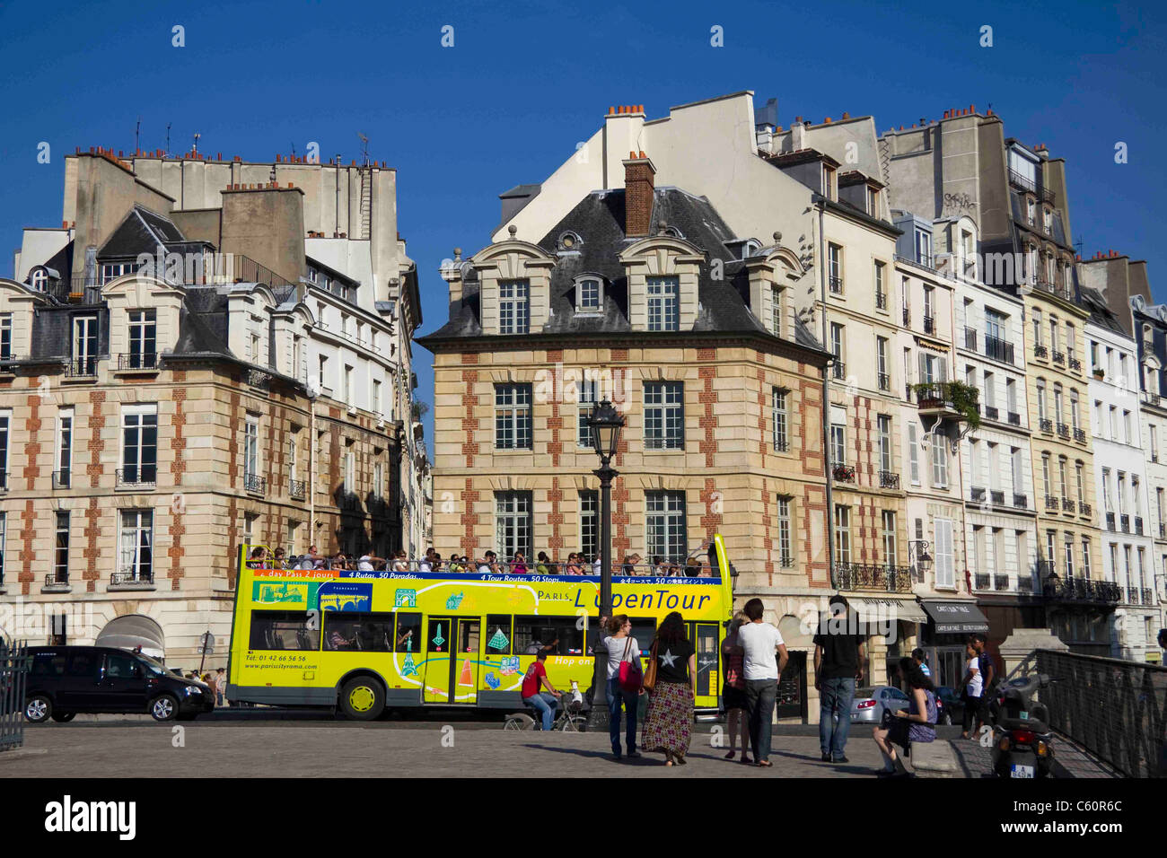 Guided tour louvre hi-res stock photography and images - Alamy
