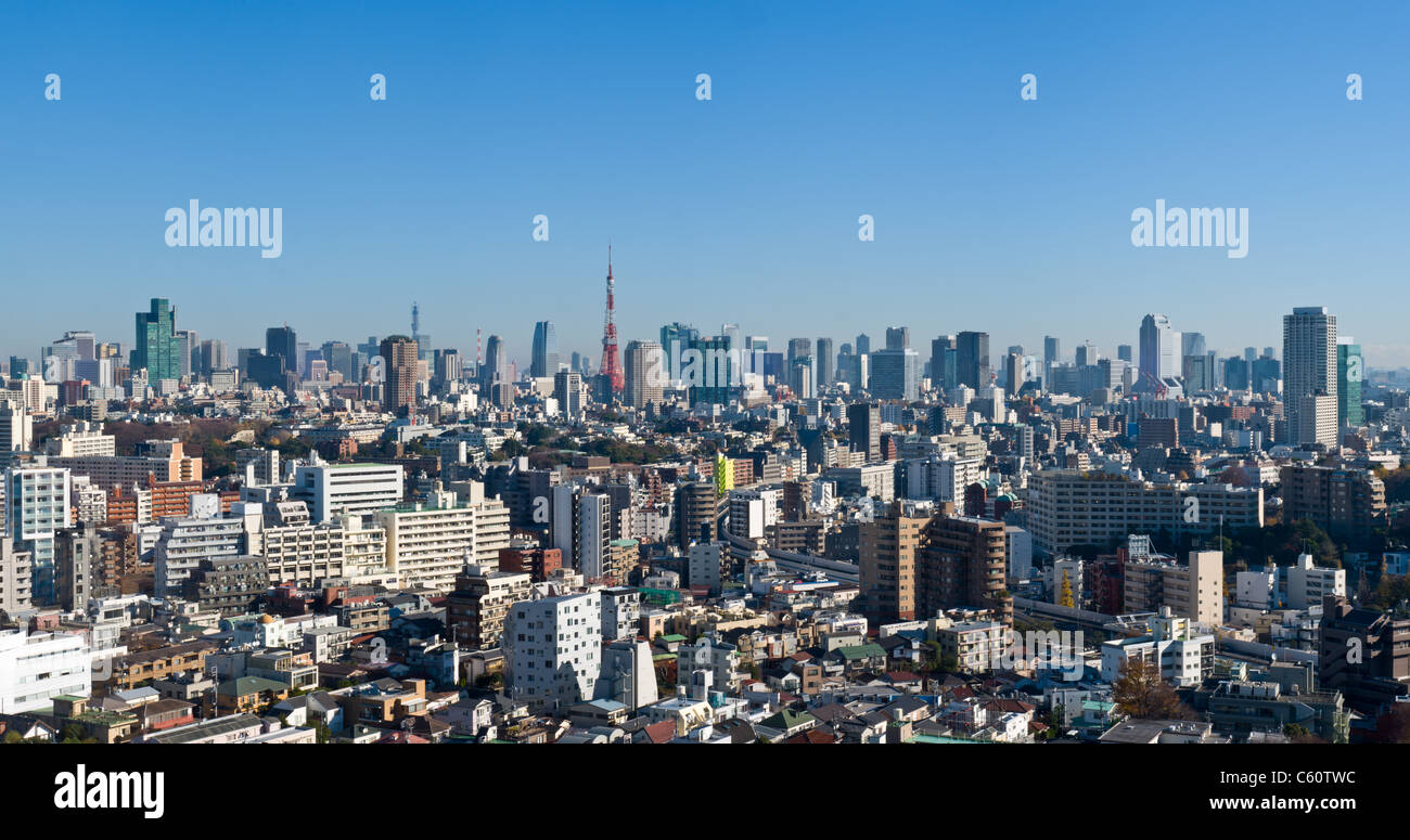 Blue sky panoramic view over downtown Tokyo, Tokyo tower in the ...
