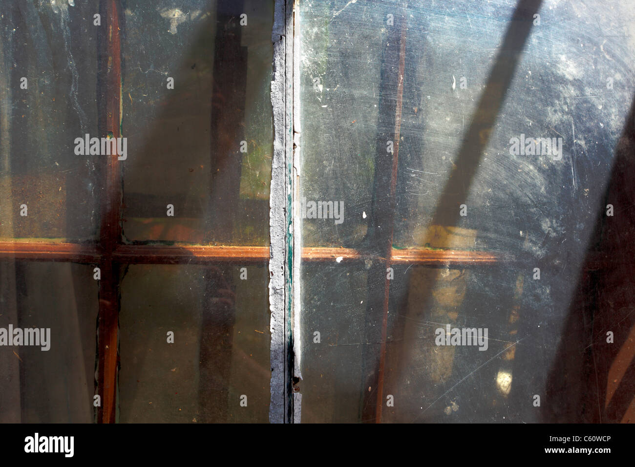 Dirty window frames hi-res stock photography and images - Alamy
