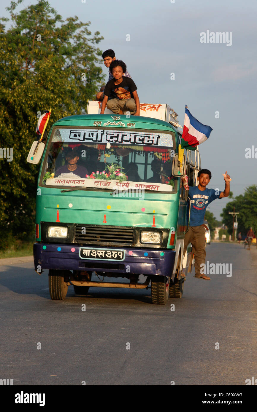 Overloaded bus hi-res stock photography and images - Alamy