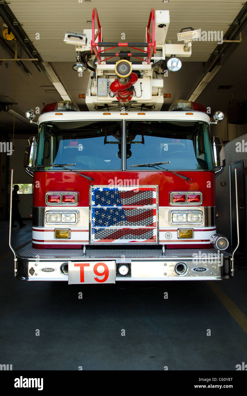Aerial ladder truck hi-res stock photography and images - Alamy