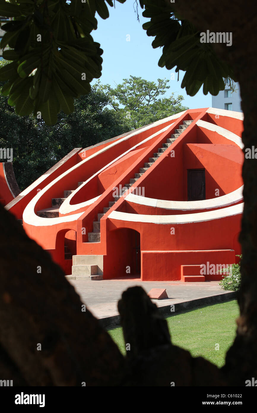 jantar mantar instrument behind tree Stock Photo - Alamy