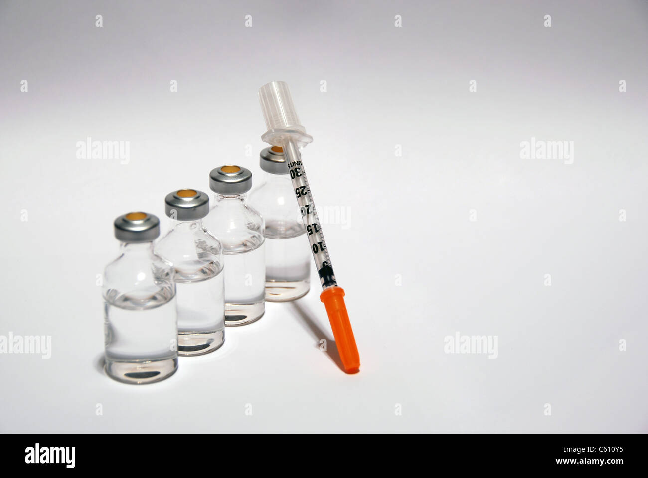 Syringe and vials hi-res stock photography and images - Alamy