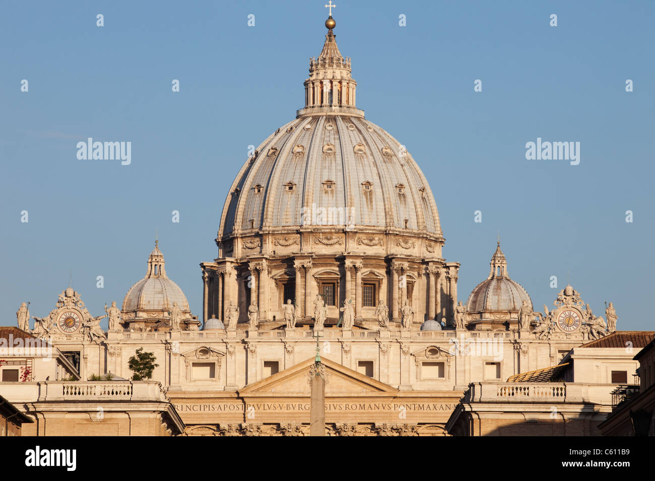 St. peter's basilica rome exterior hi-res stock photography and images ...