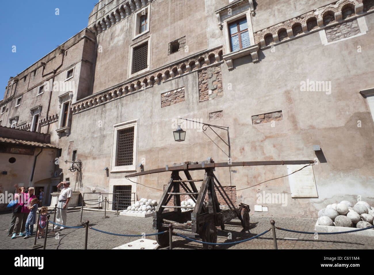Medieval crossbow hi-res stock photography and images - Alamy