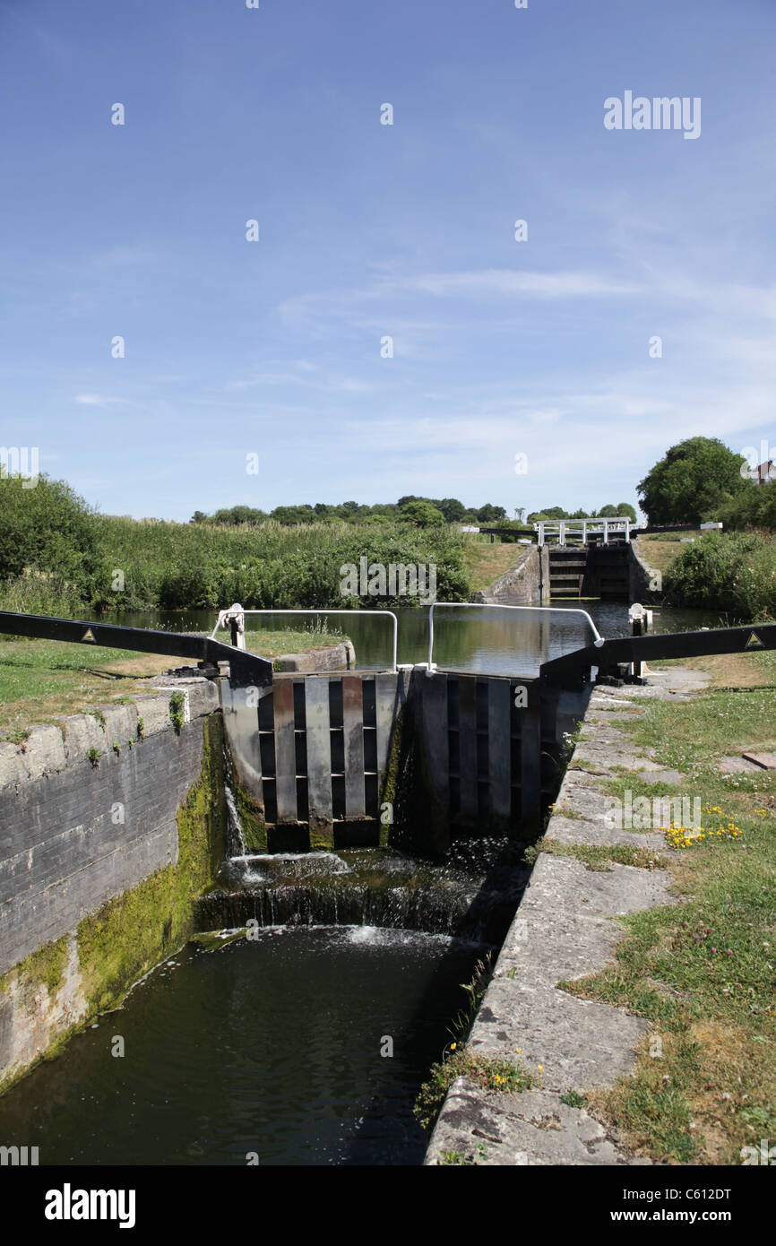 Devizes locks hi-res stock photography and images - Alamy